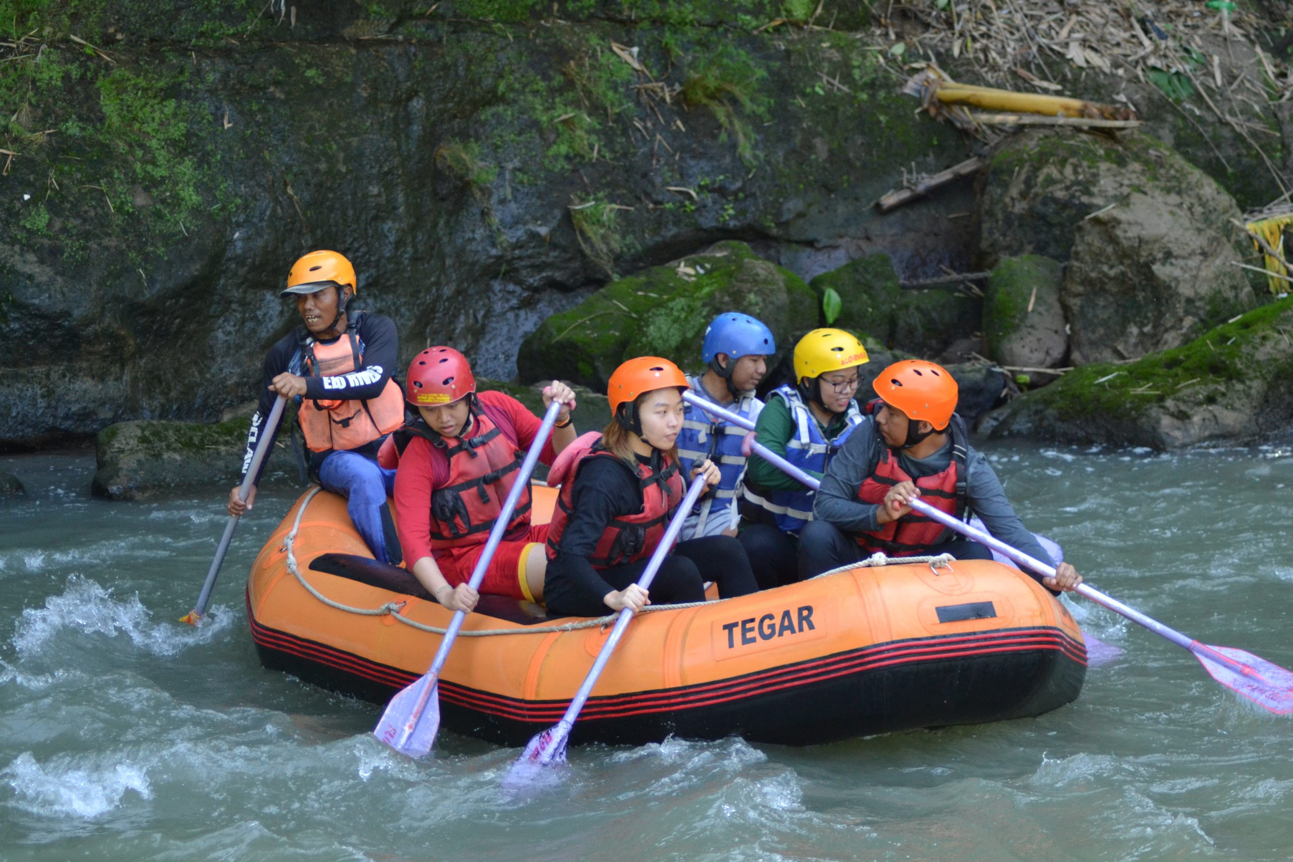 Gathering 2019 : Serunya Arung Jeram di Sungai Citra Elo Magelang - PT ...