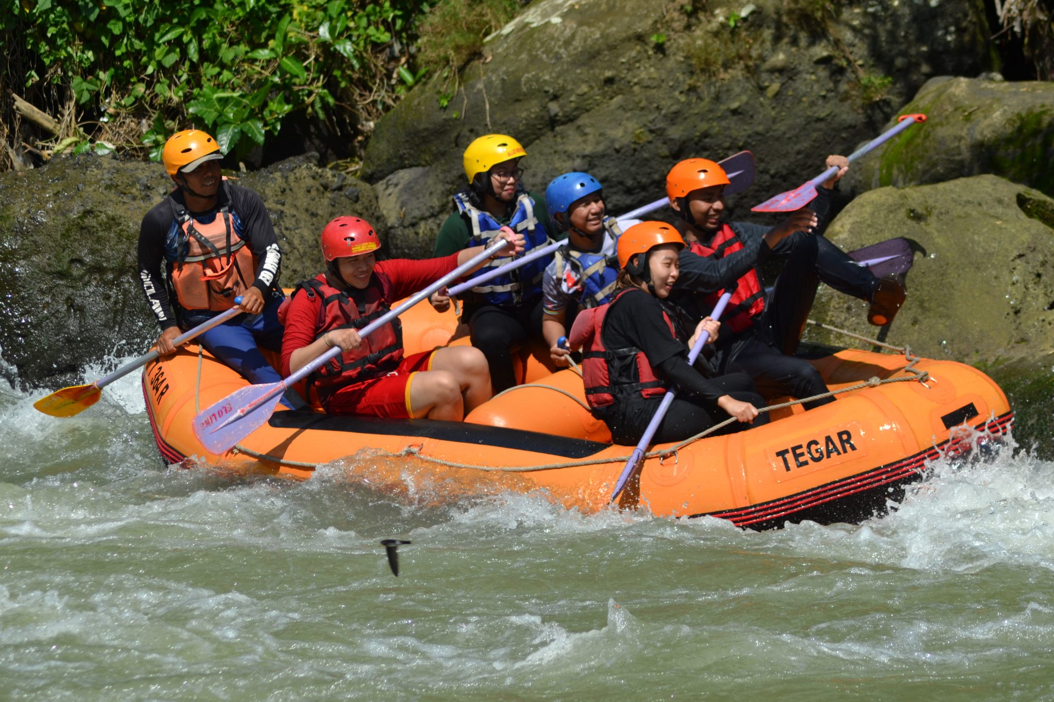 Gathering 2019 : Serunya Arung Jeram di Sungai Citra Elo Magelang - PT ...